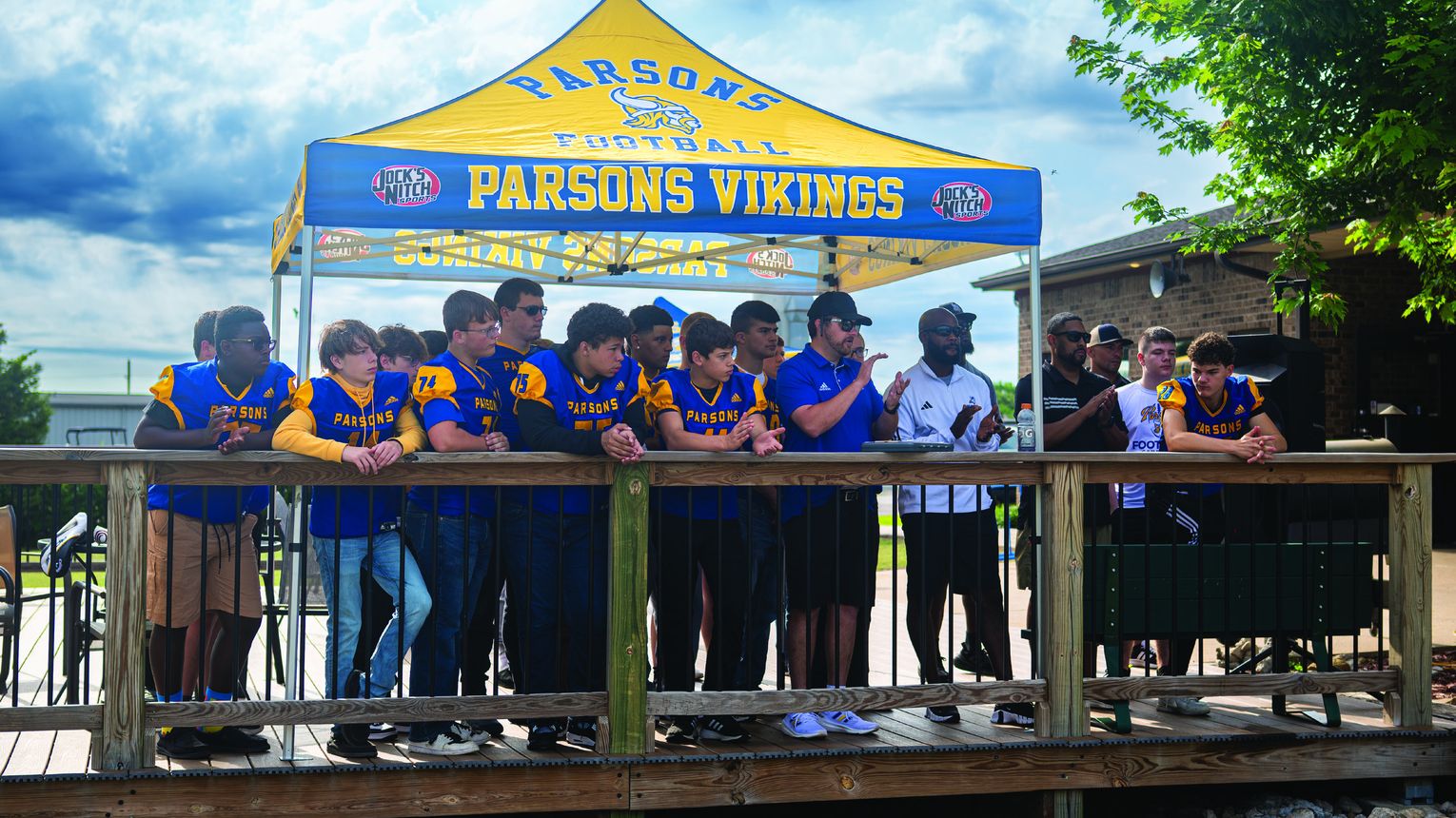 Parsons football hosts golf tourney